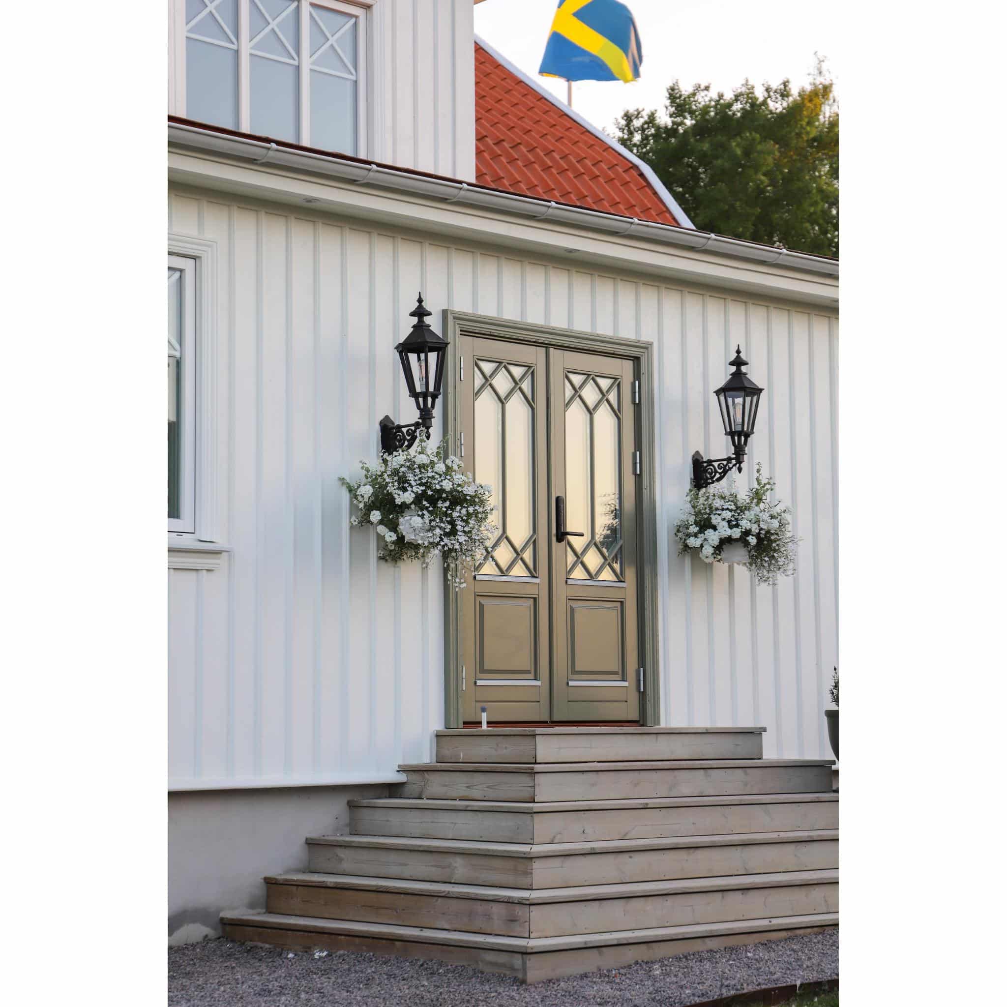 Ytterdörrar i trä eller aluminium, välj din ytterdörr från Kronfönster